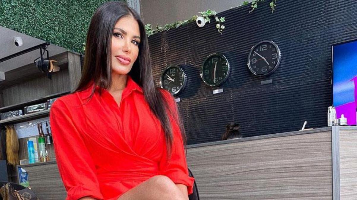 Kural bozmayan şarkıcı Hatice, bu sefer de beyazlara bürünerek oy ...